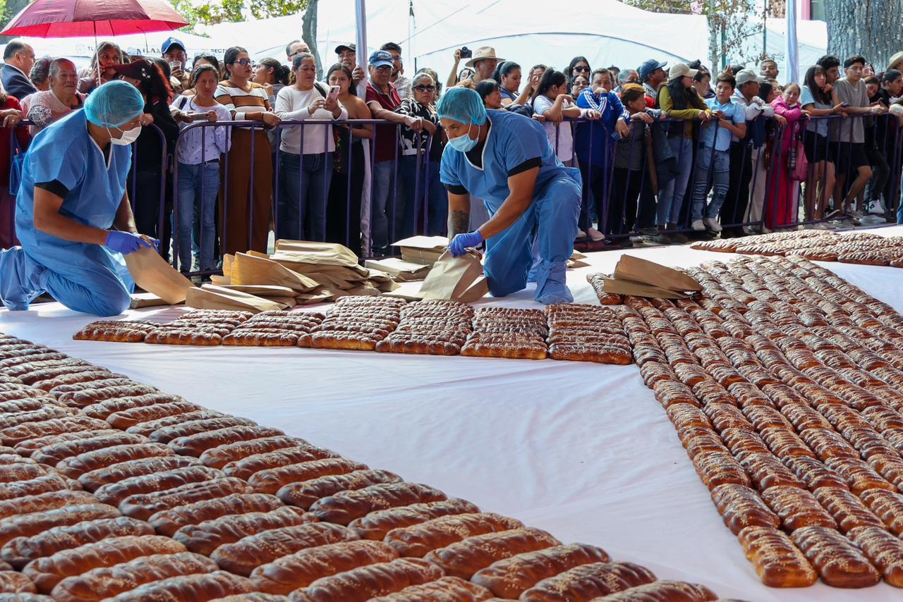 Tlaxcala logra rercer Récord Guinness con el pan de fiesta más grande ...